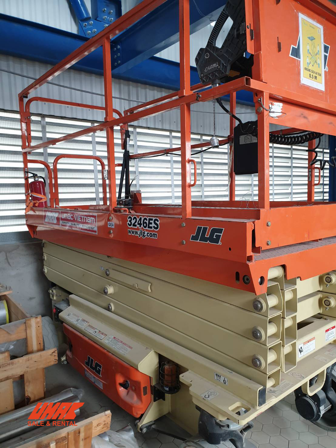 12M MAN LIFT JLG 3246ES FOR RENT