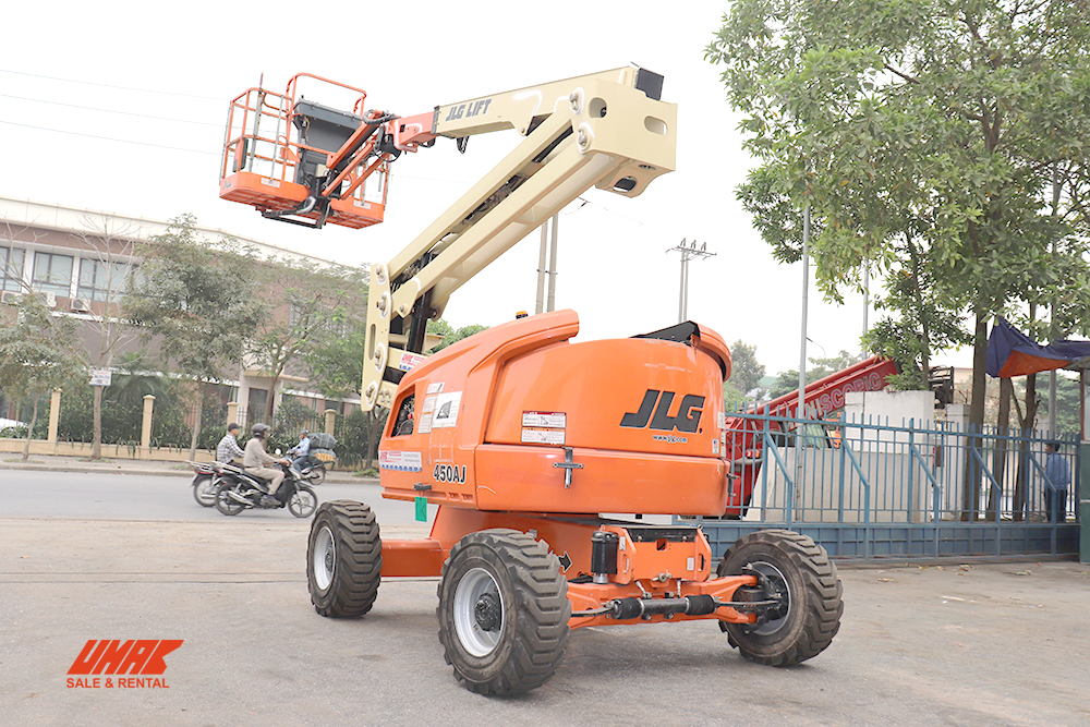 MAN LIFT JLG 450AJ FOR RENT